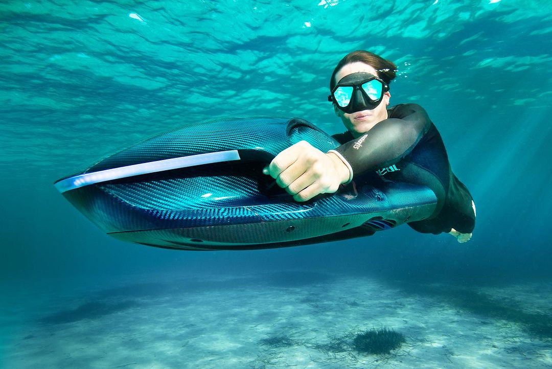 Explore Reefs with Guided Underwater Scooter Tours – Gold Coast Scuba